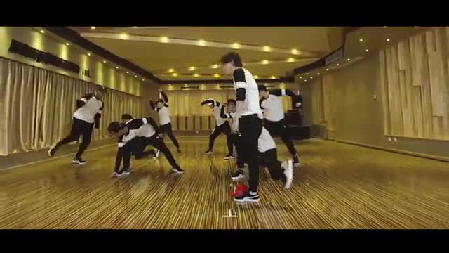 exo 【Football Gang】..........luhan - نماشا